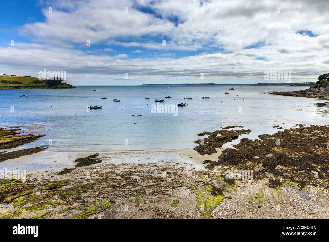 View from Tavern Beach in the picturesque seaside village of St Mawes ...