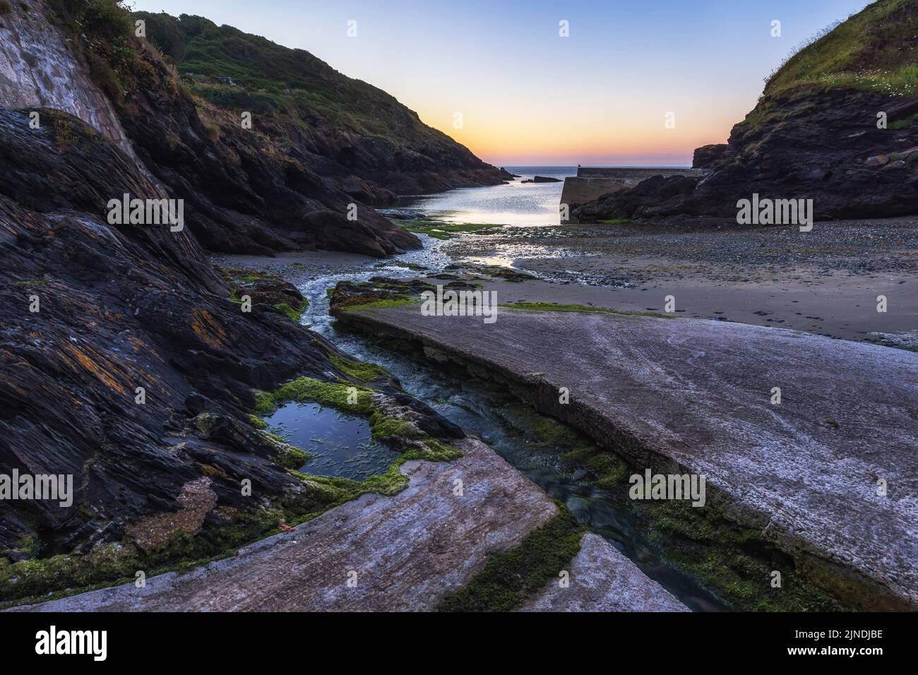 Sunrise at Portloe harbour on the Cornish coast Stock Photo - Alamy
