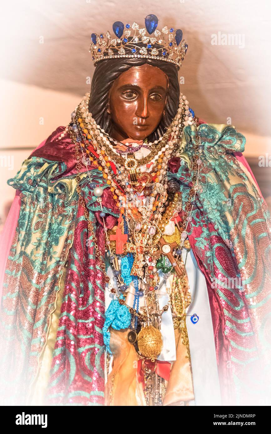 Sara la noire, black virgin statue en the church, Saintes-Marie-de-la ...