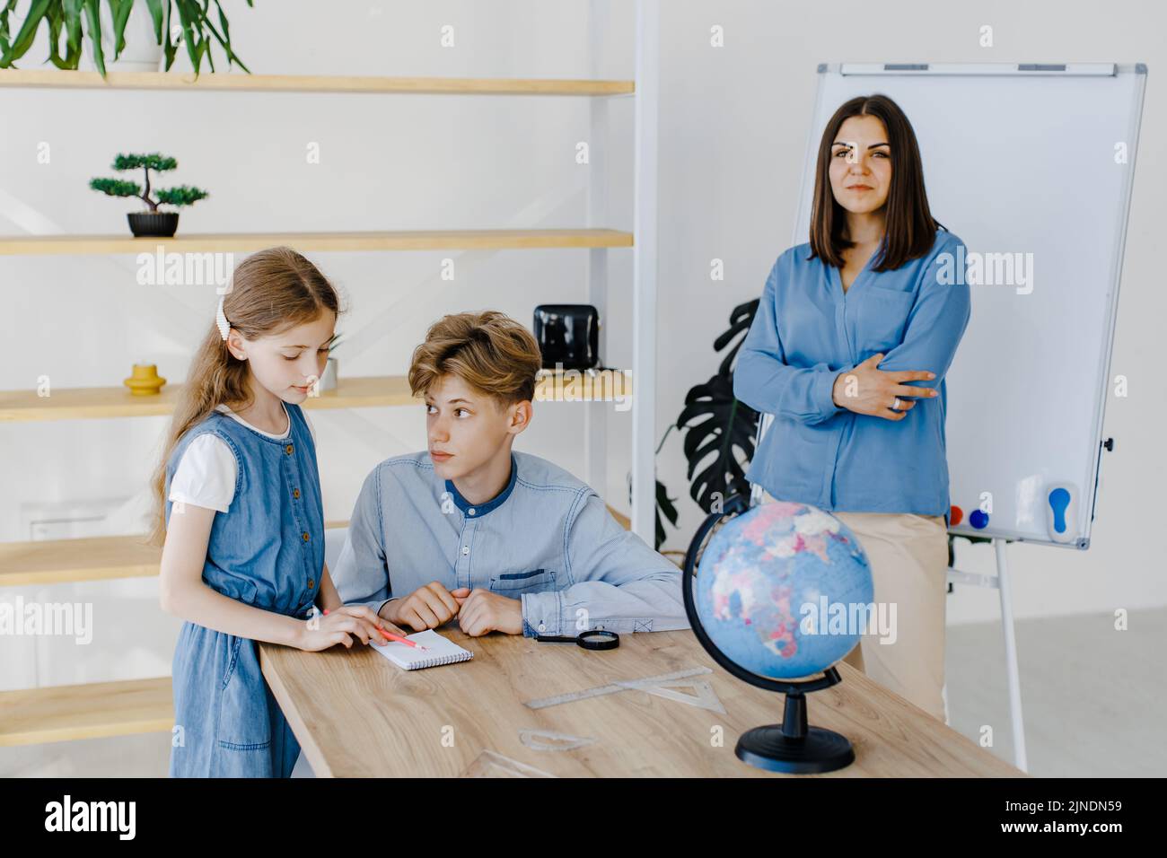 Observes school classroom hi-res stock photography and images - Alamy