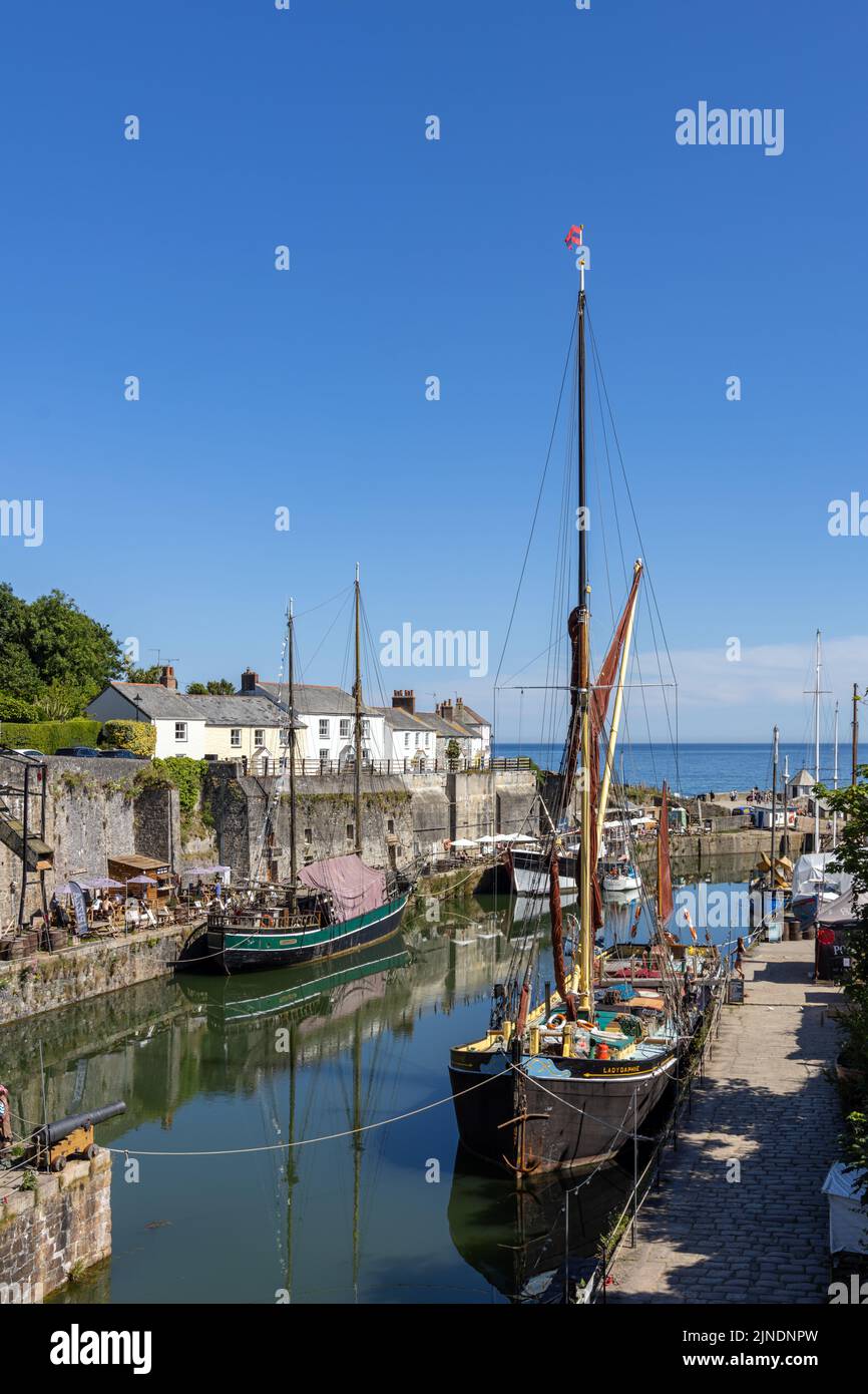 Tall ships charlestown cornwall hi-res stock photography and images - Alamy