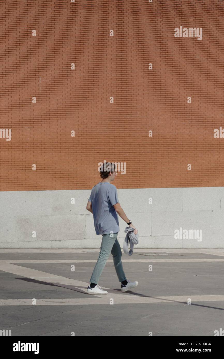 Walking road urban scene silhouette hi-res stock photography and images ...