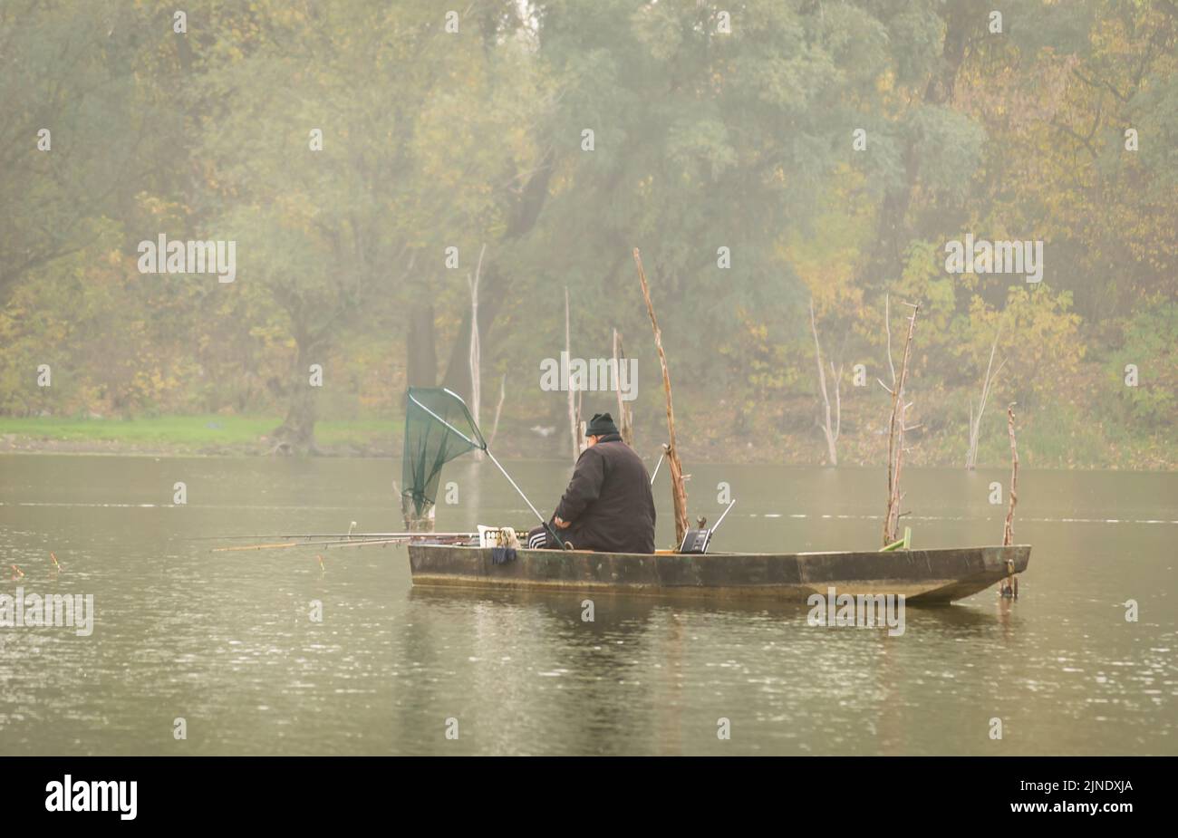 Fisherman old man boat beach hi-res stock photography and images - Alamy