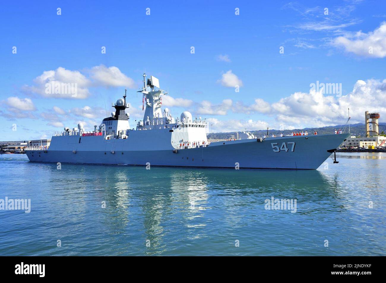 The Chinese People's Liberation Army-Navy Jiangkai-class frigate Linyi ...