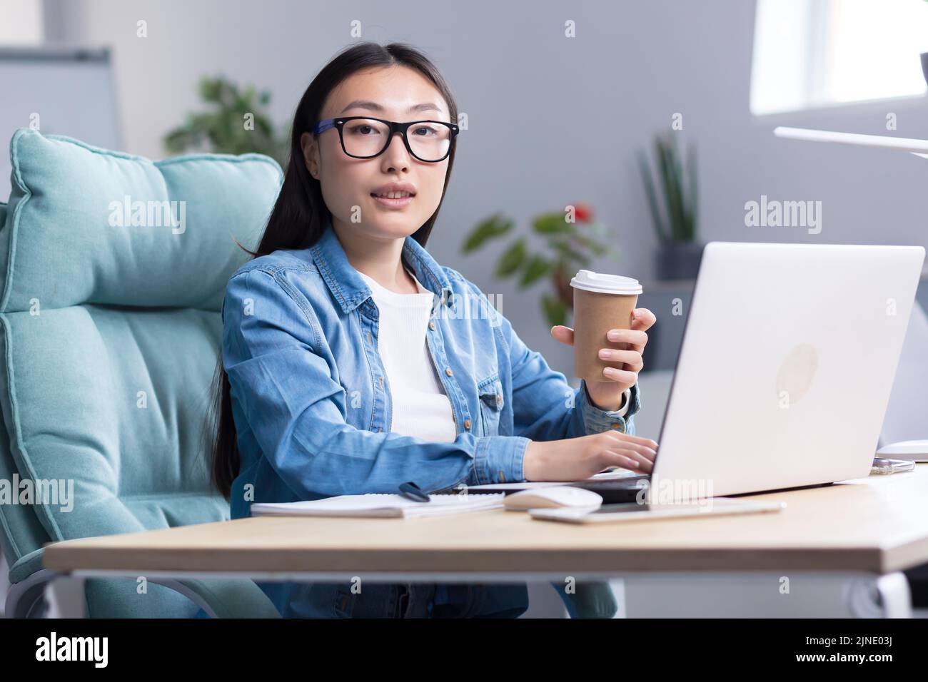 Modern asian office people coffee hi-res stock photography and images ...