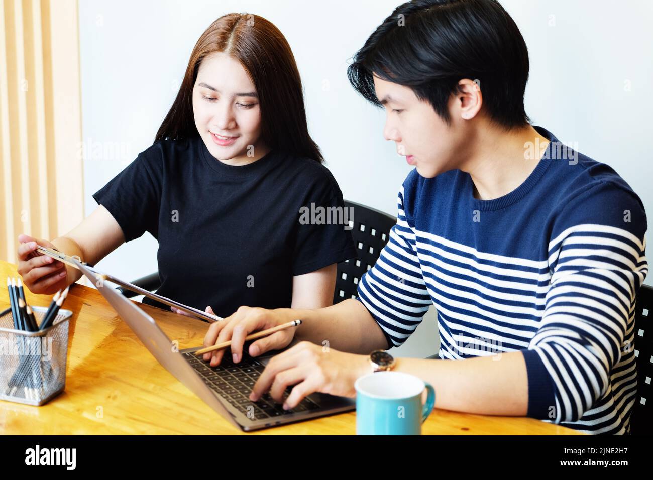 Idea discussion hi-res stock photography and images - Alamy Idea discussion hi-res stock photography and images - Alamy