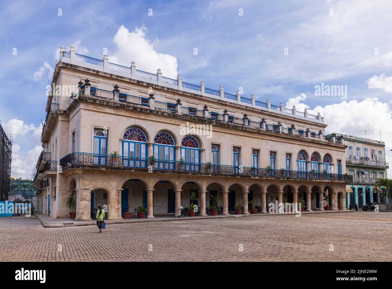 Spanish colonial architecture havana cuba hi-res stock photography and ...