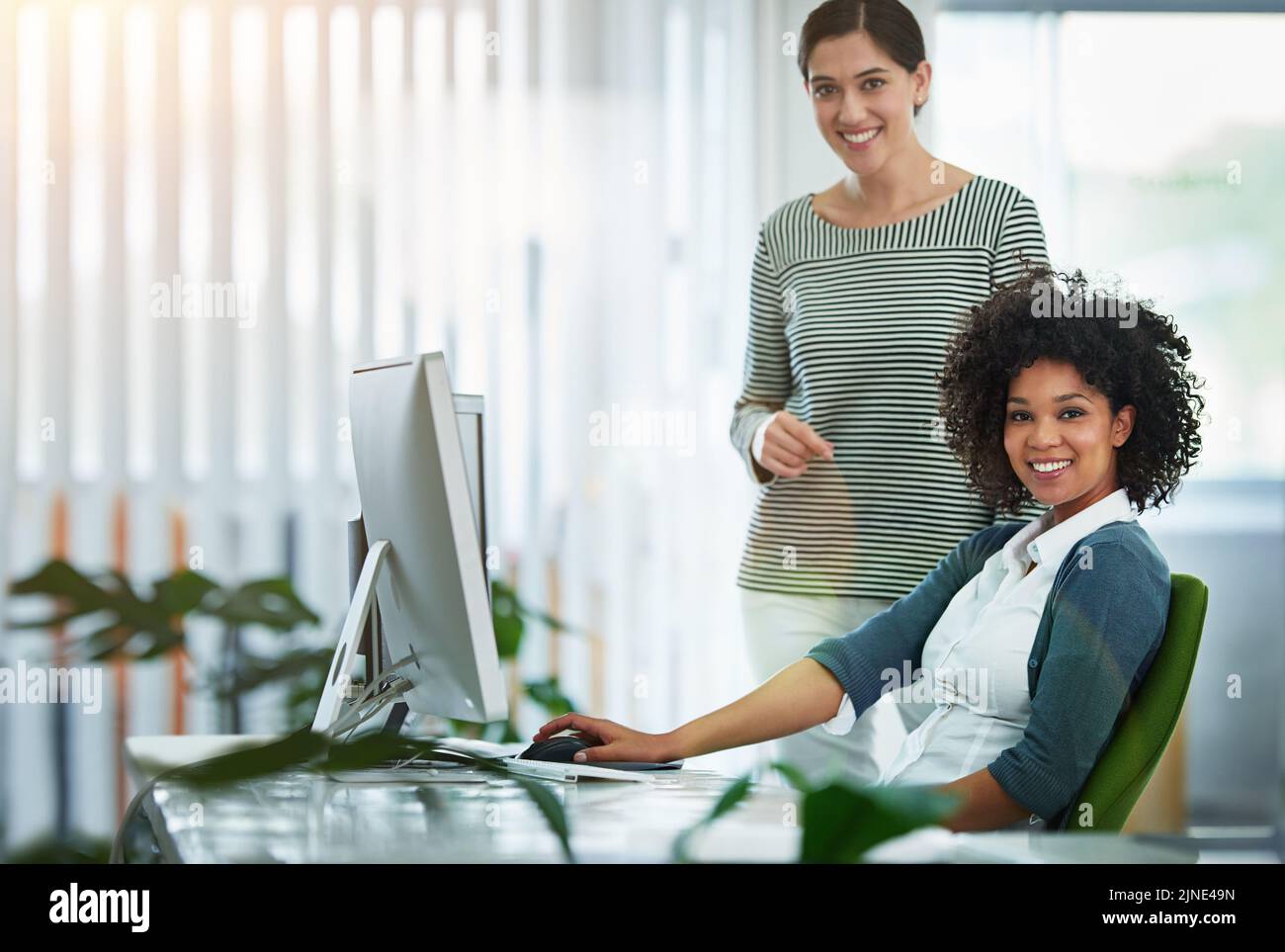 Employee intern office hi-res stock photography and images - Alamy