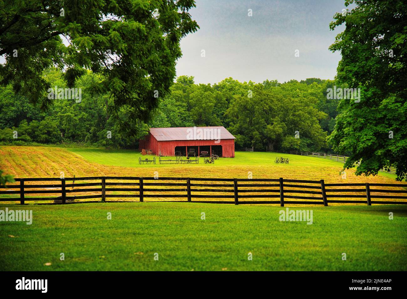 Barn behind fence hi-res stock photography and images - Alamy