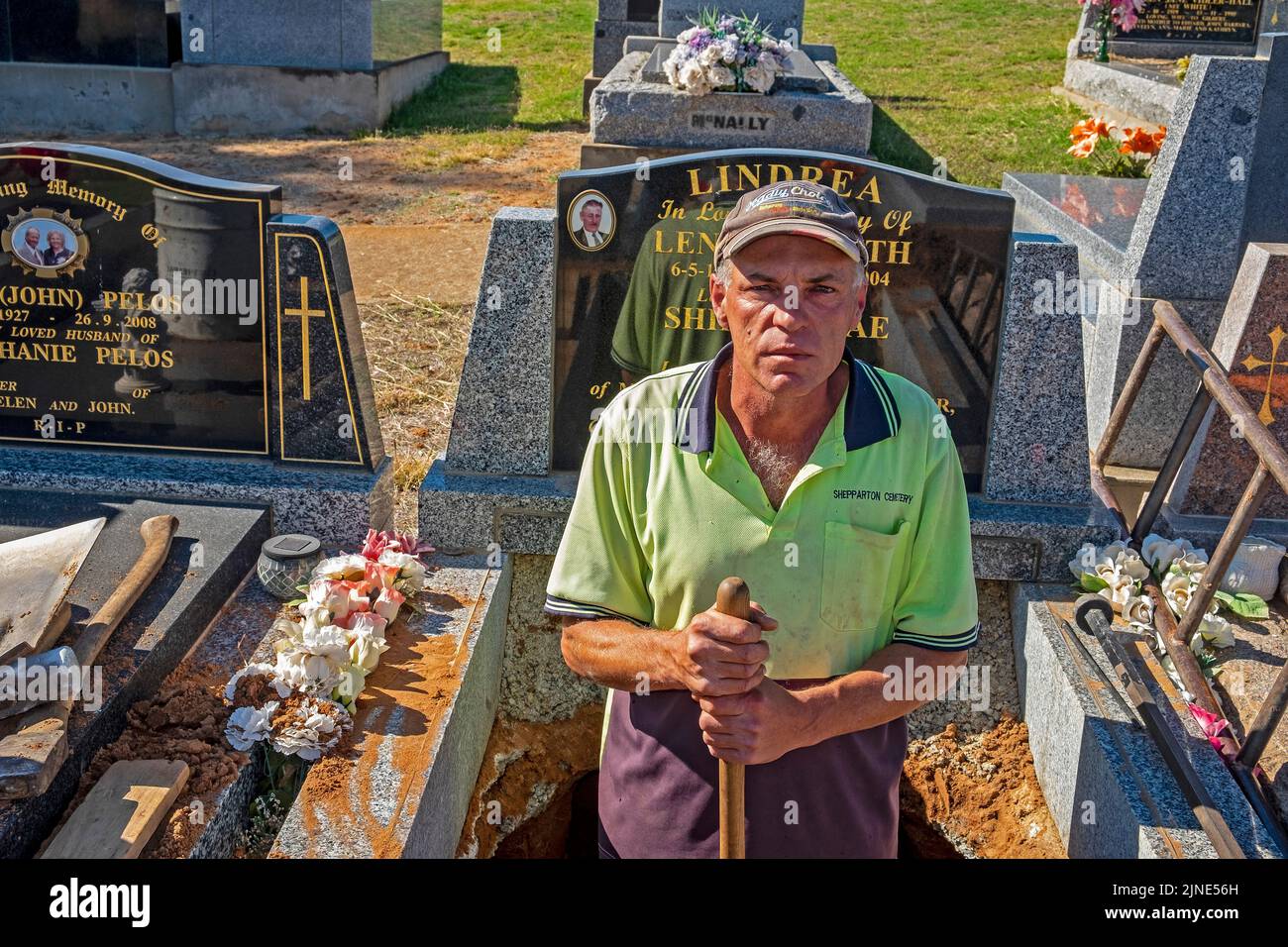 MIck O'Brien, grave digger at the Shepparton cemetery in Victoria Stock ...