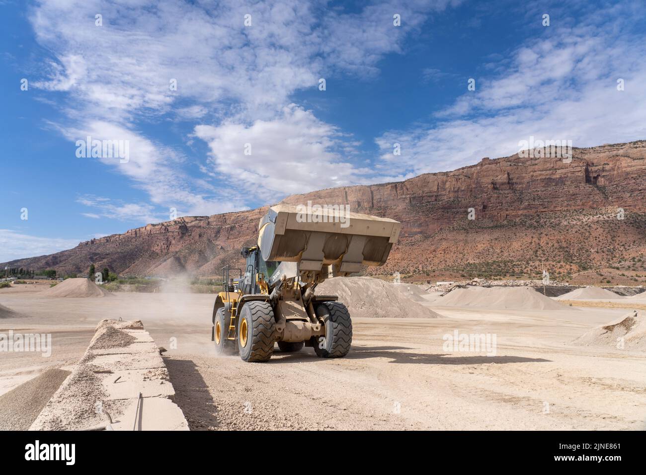 A Deere 744L Wheel Loader carrying a load of aggregate for the asphalt ...