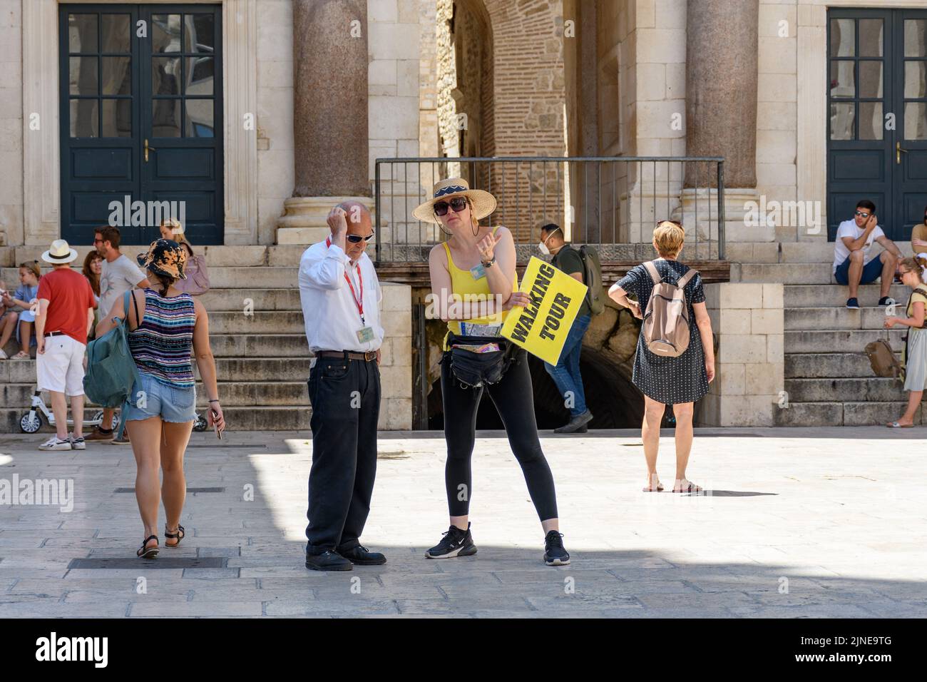 Tour guide sign hi-res stock photography and images - Alamy
