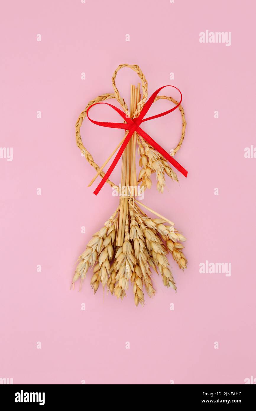 Harvest corn dolly’ hi-res stock photography and images - Alamy