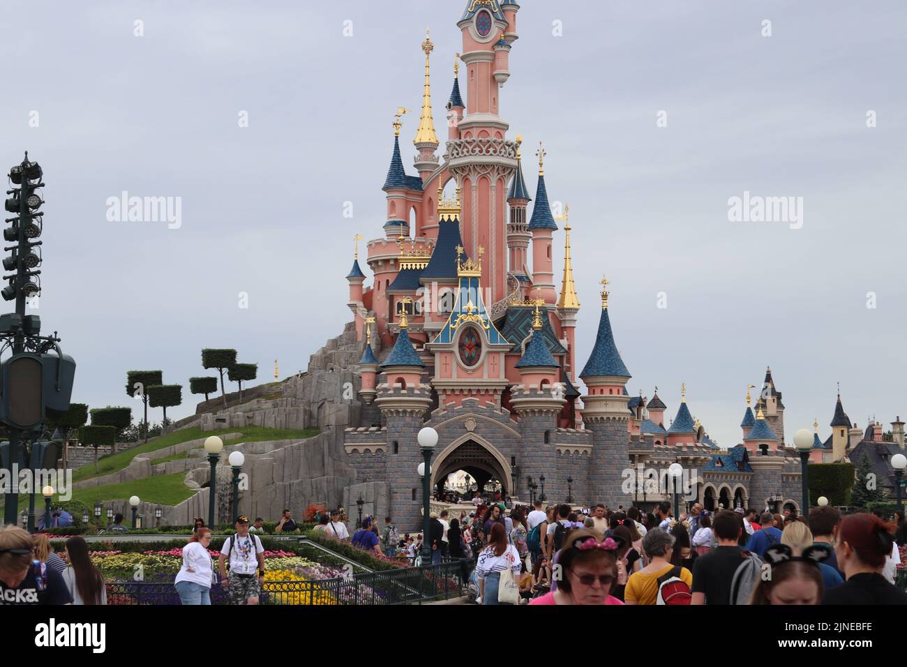 30th Anniversary of Disneyland Paris the magic theme park opened in ...