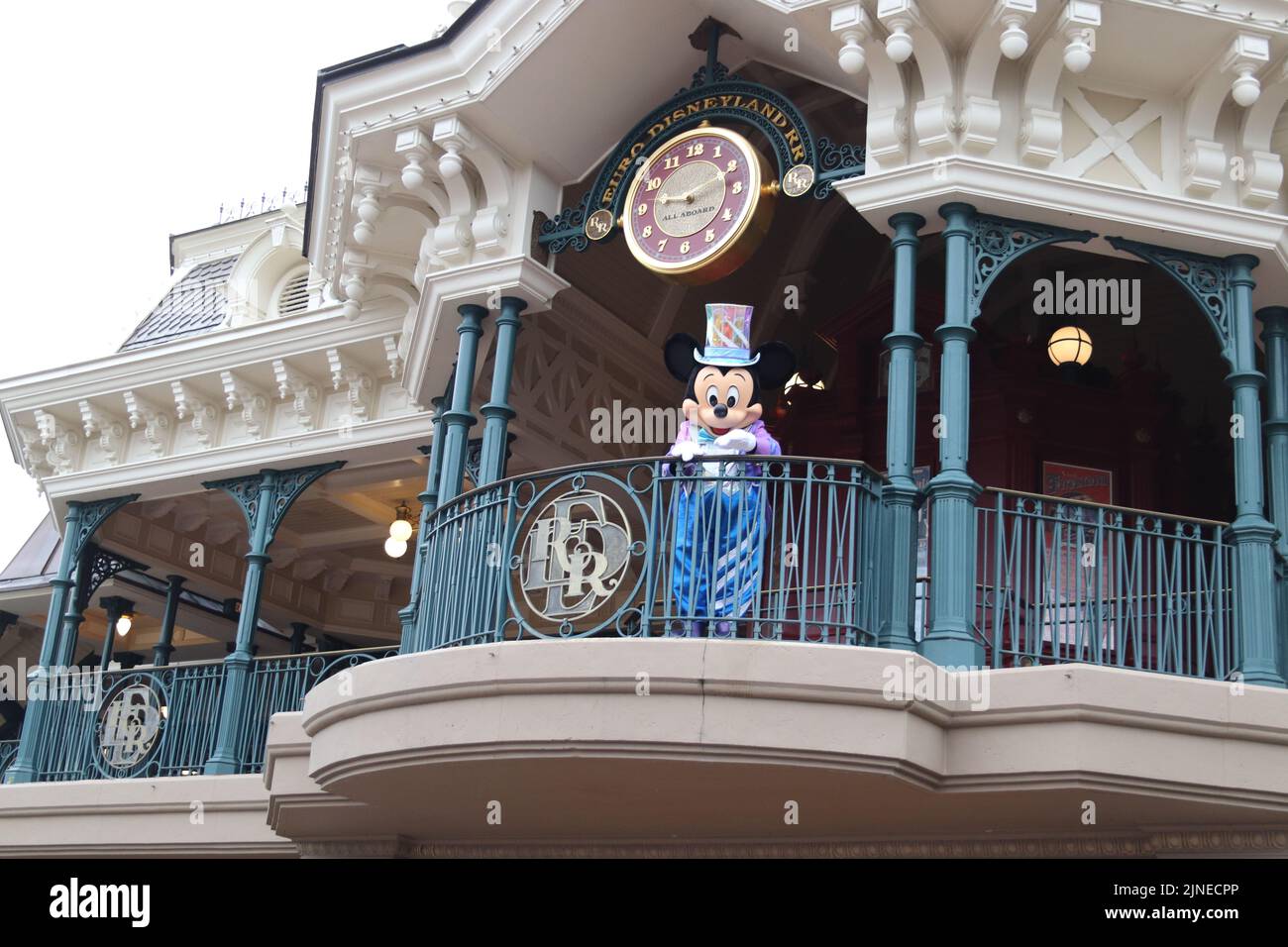 30th Anniversary of Disneyland Paris the magic theme park opened in ...