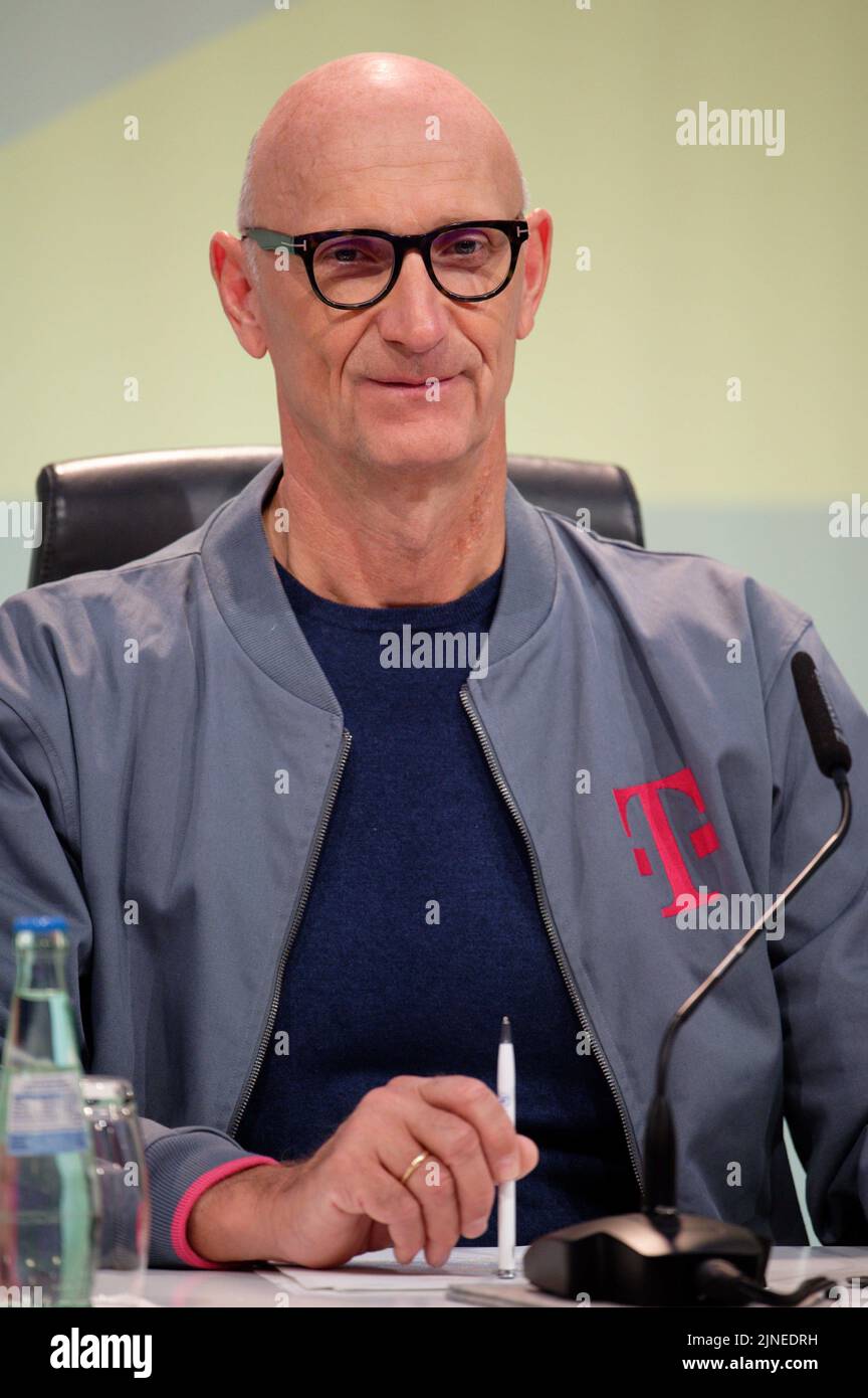 2022 results hi-res stock photography and images - Alamy