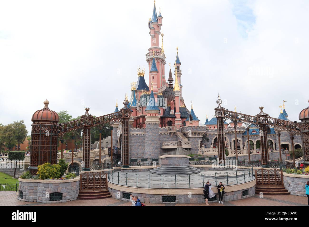 30th Anniversary of Disneyland Paris the magic theme park opened in ...