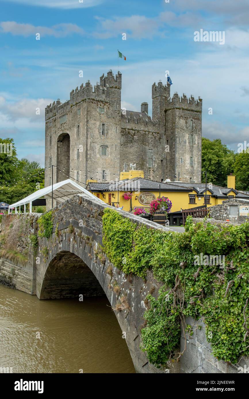 Bunratty Castle, Bunratty, Co. Clare, Ireland Stock Photo - Alamy