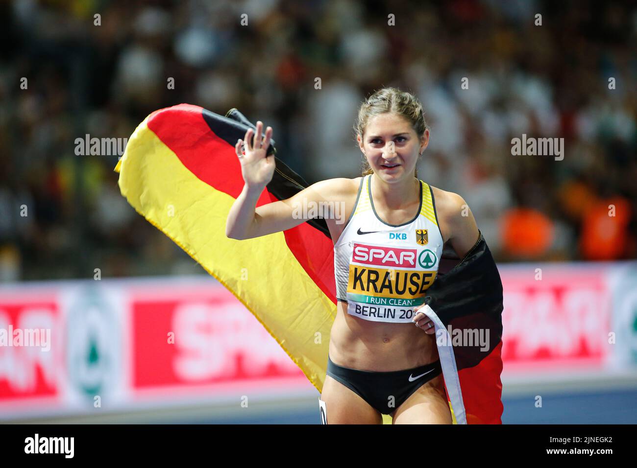 Gesa Krause with the flag of his country at the European Athletics ...