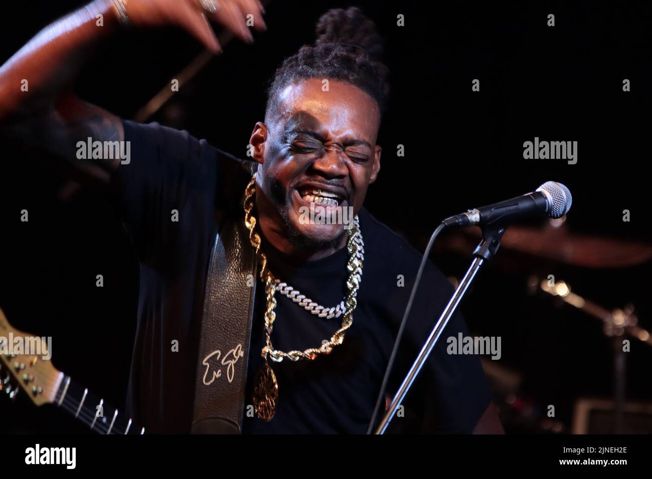 Musician shot hi-res stock photography and images - Alamy