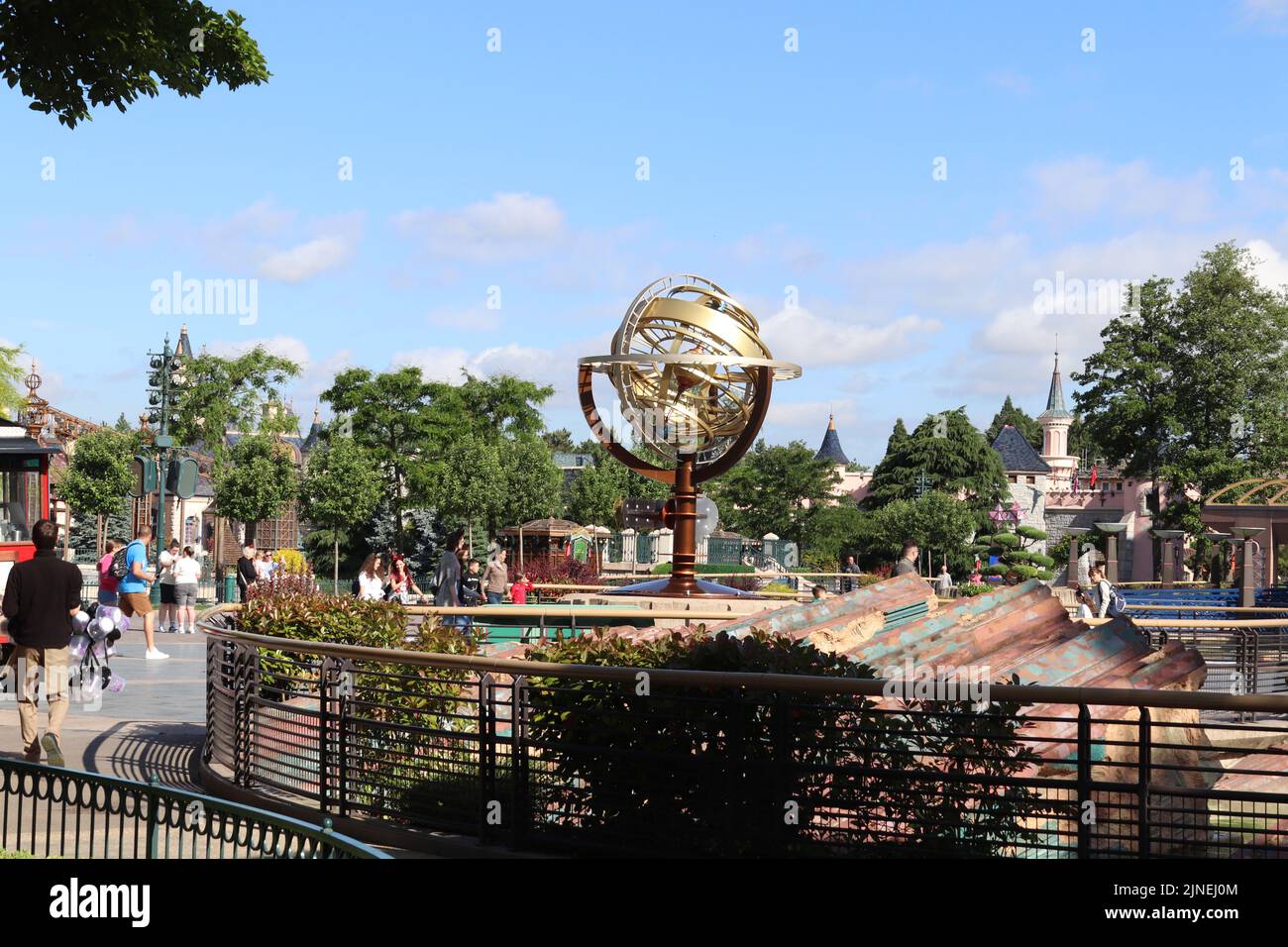 30th Anniversary of Disneyland Paris the magic theme park opened in ...