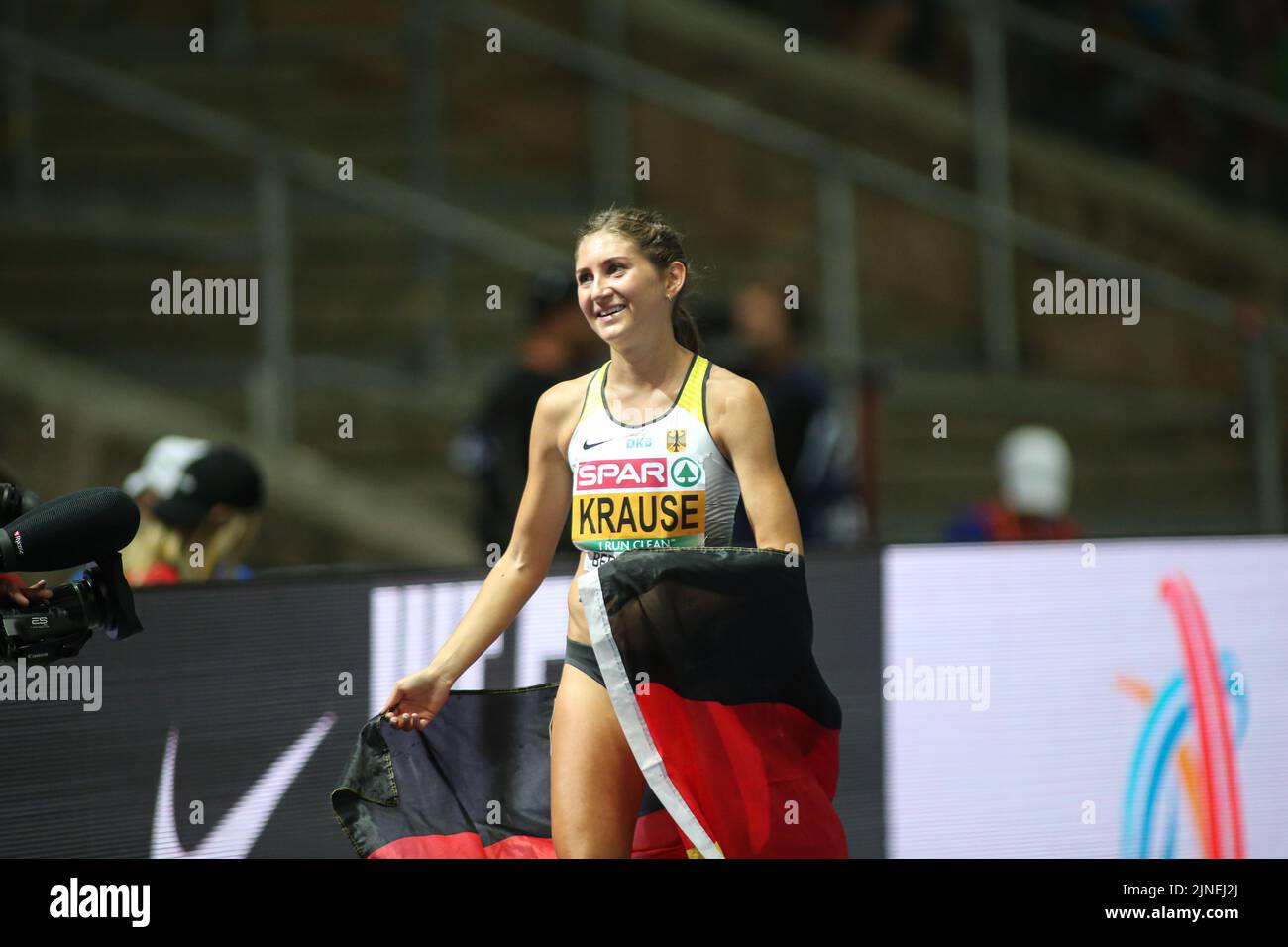 Gesa Krause with the flag of his country at the European Athletics ...