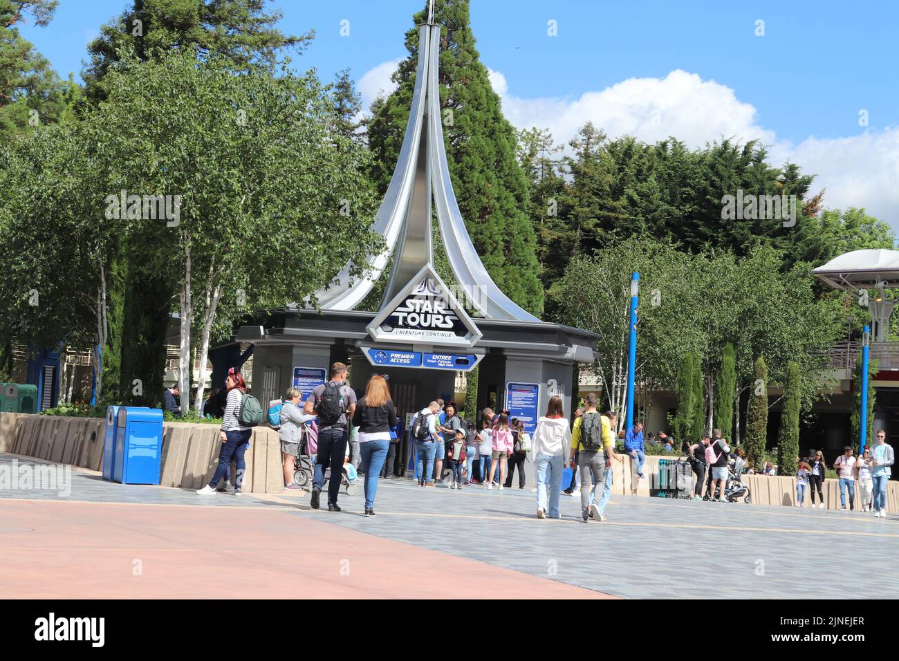 30th Anniversary of Disneyland Paris the magic theme park opened in ...