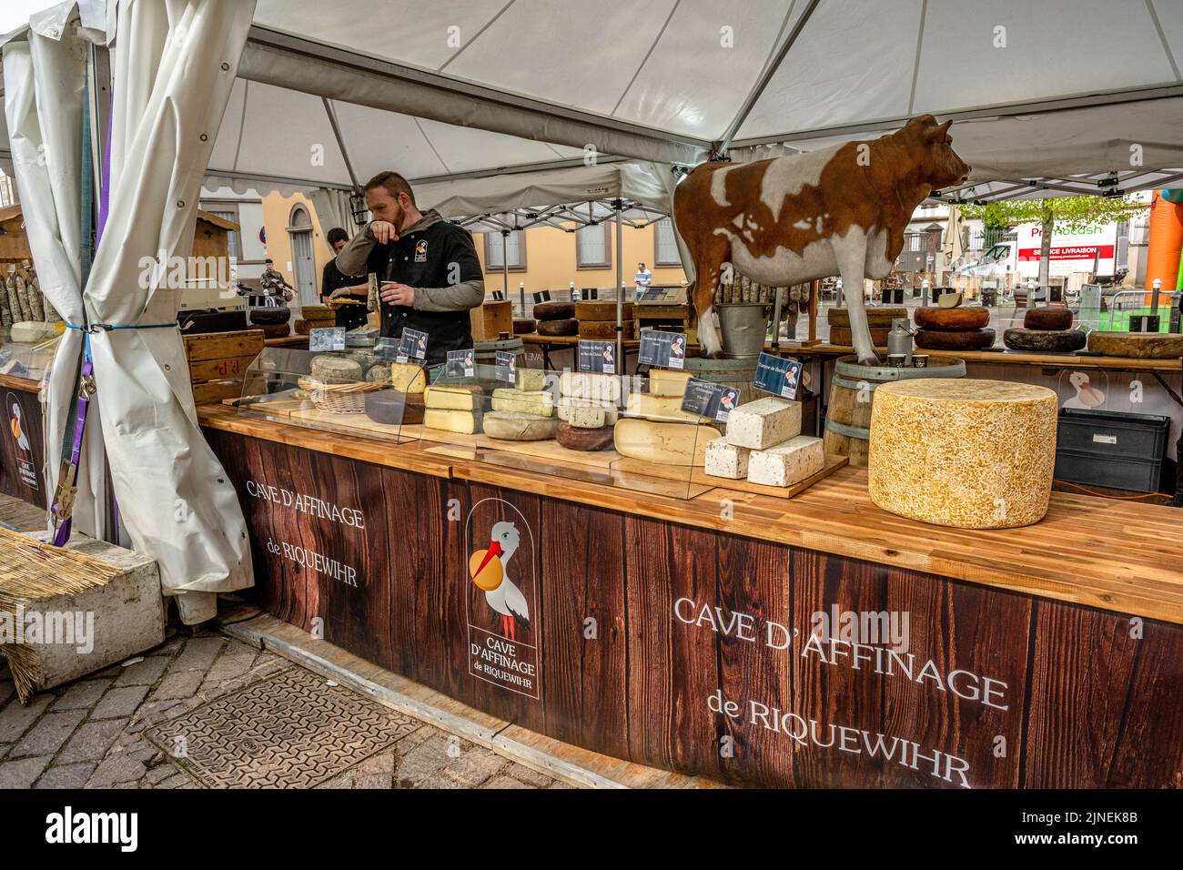 France market cheese tourists hi-res stock photography and images - Alamy