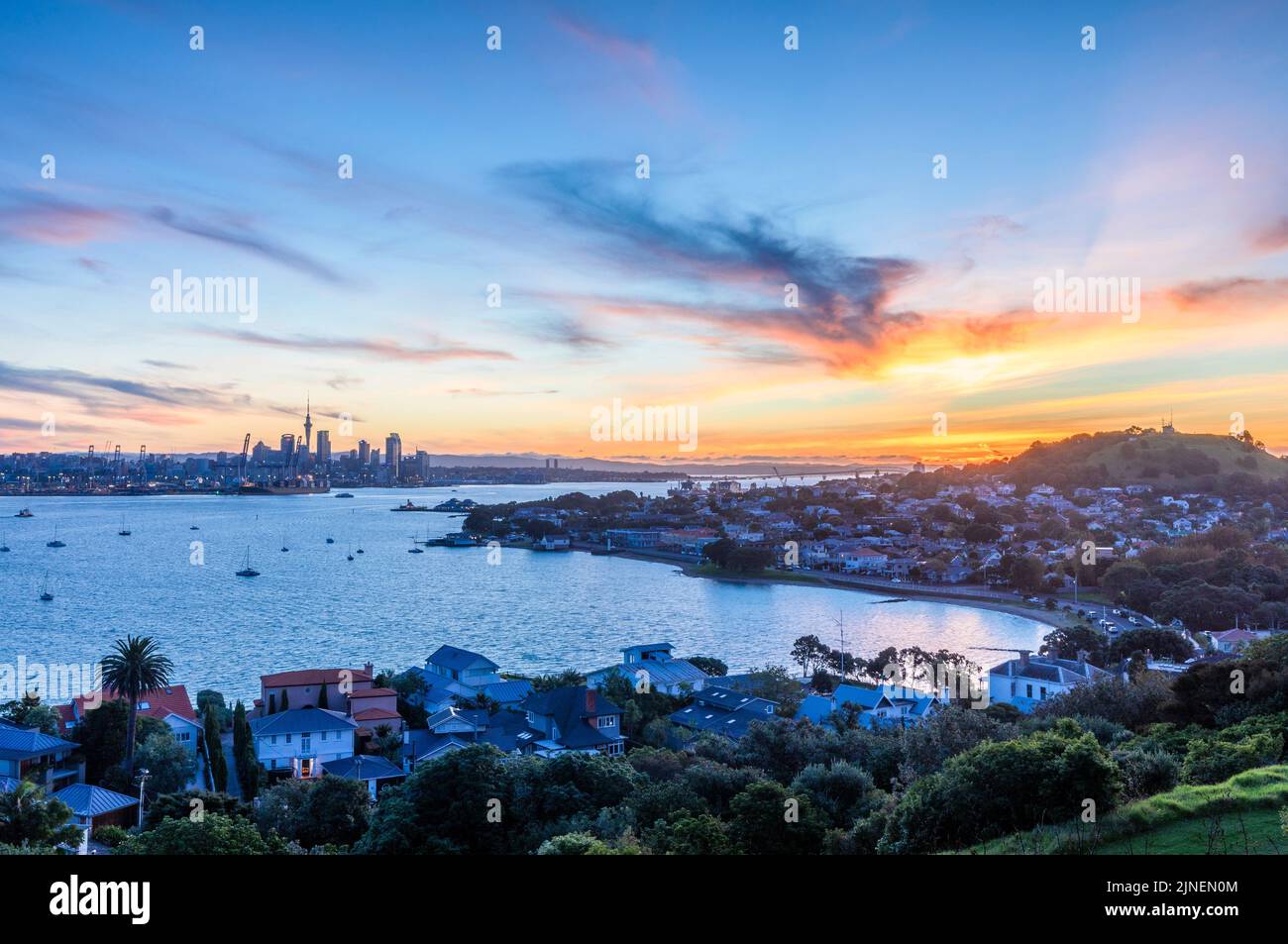 Auckland Skyline at Dusk, Auckland, New Zealand Stock Photo - Alamy