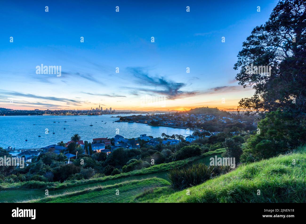 Auckland Skyline at Dusk, Auckland, New Zealand Stock Photo - Alamy