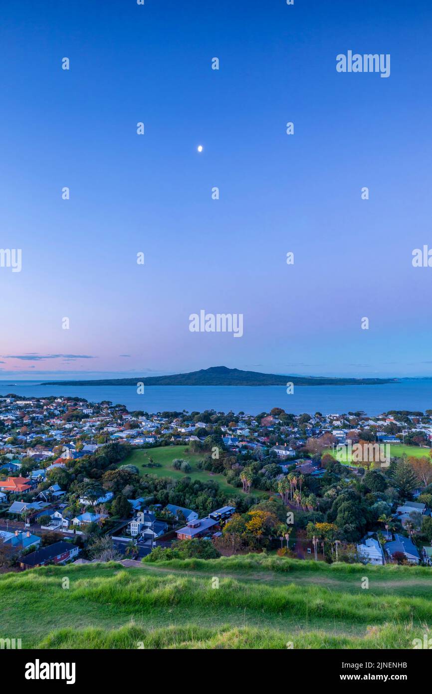 Symmetrical shield volcano cone hi-res stock photography and images - Alamy
