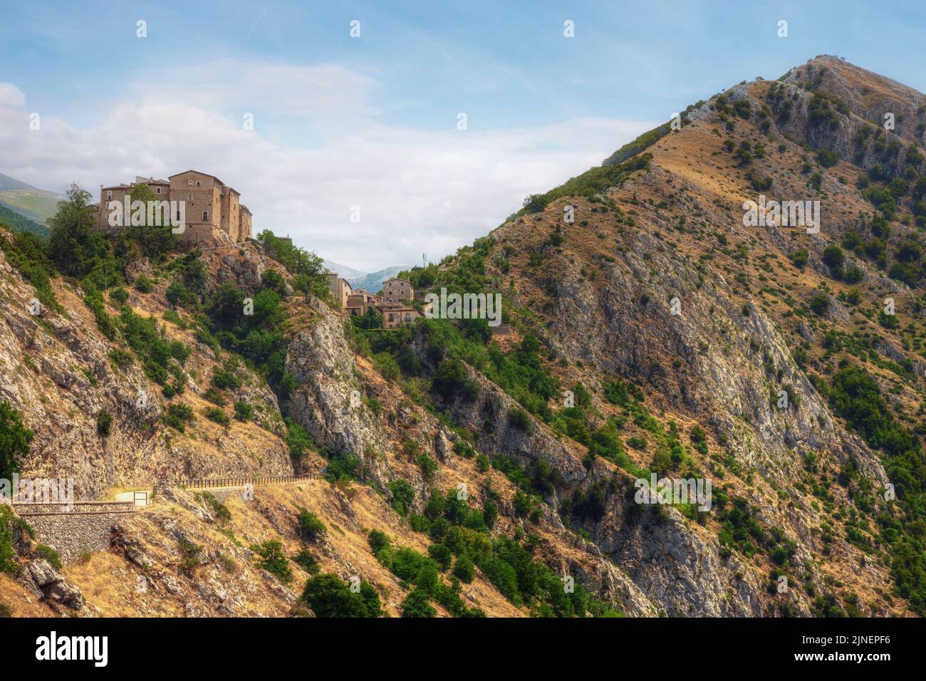 Castrovalva, Aquila, Abruzzo, Italy Stock Photo - Alamy
