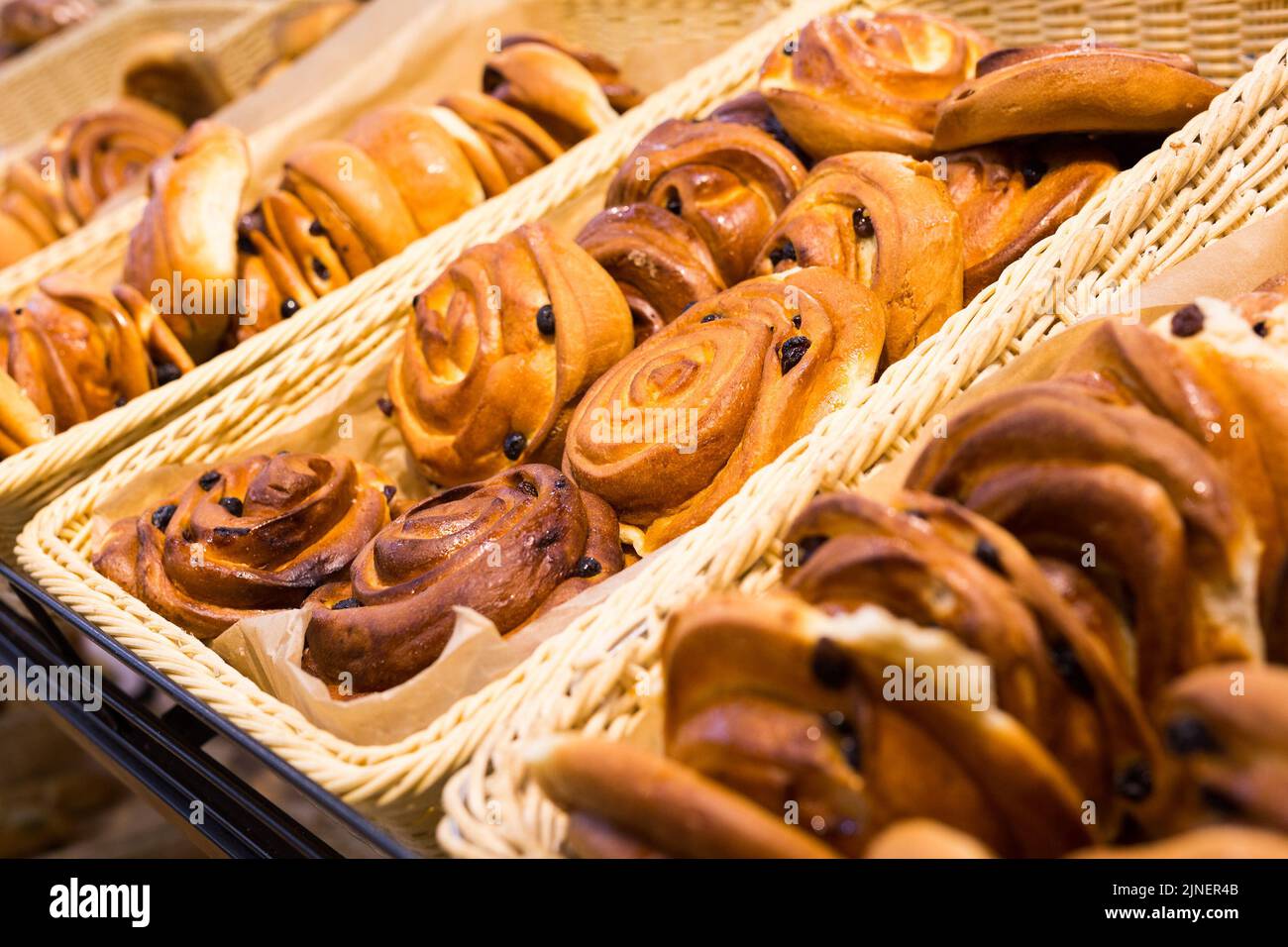 butter buns in baskets in bakery Stock Photo - Alamy