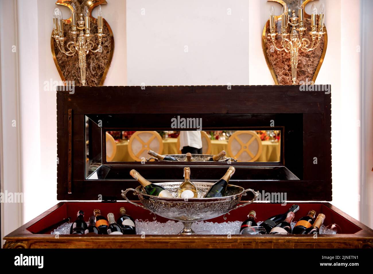 Champagne ice box restaurant hi-res stock photography and images - Alamy