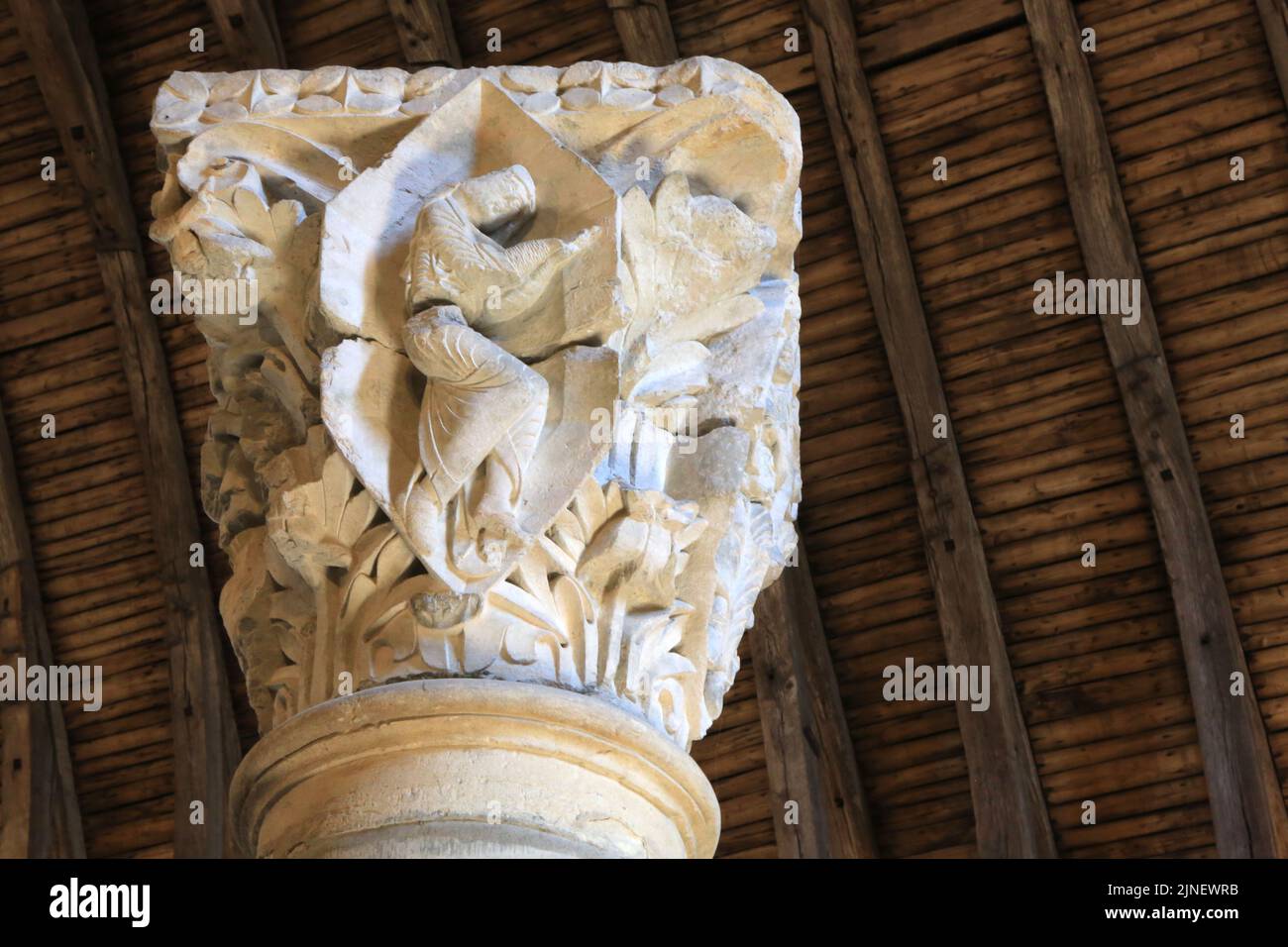 Abbaye de cluny chapiteau hi-res stock photography and images - Alamy