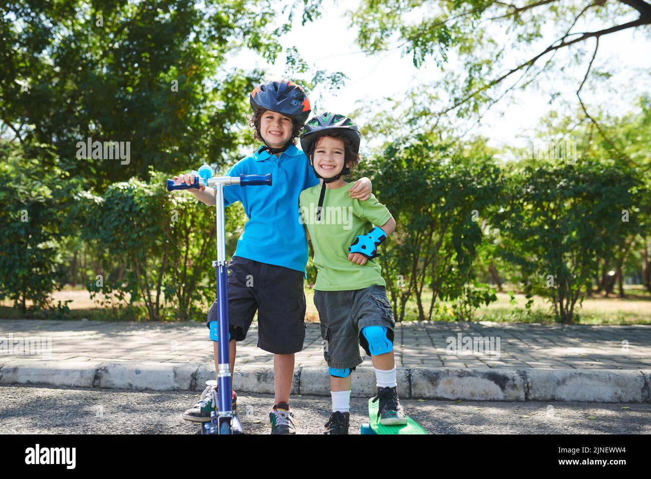 Smiling brothers hi-res stock photography and images - Alamy