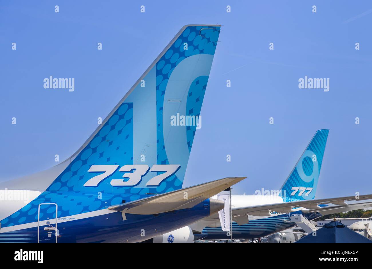 boeing 737 & 777 Stock Photo - Alamy