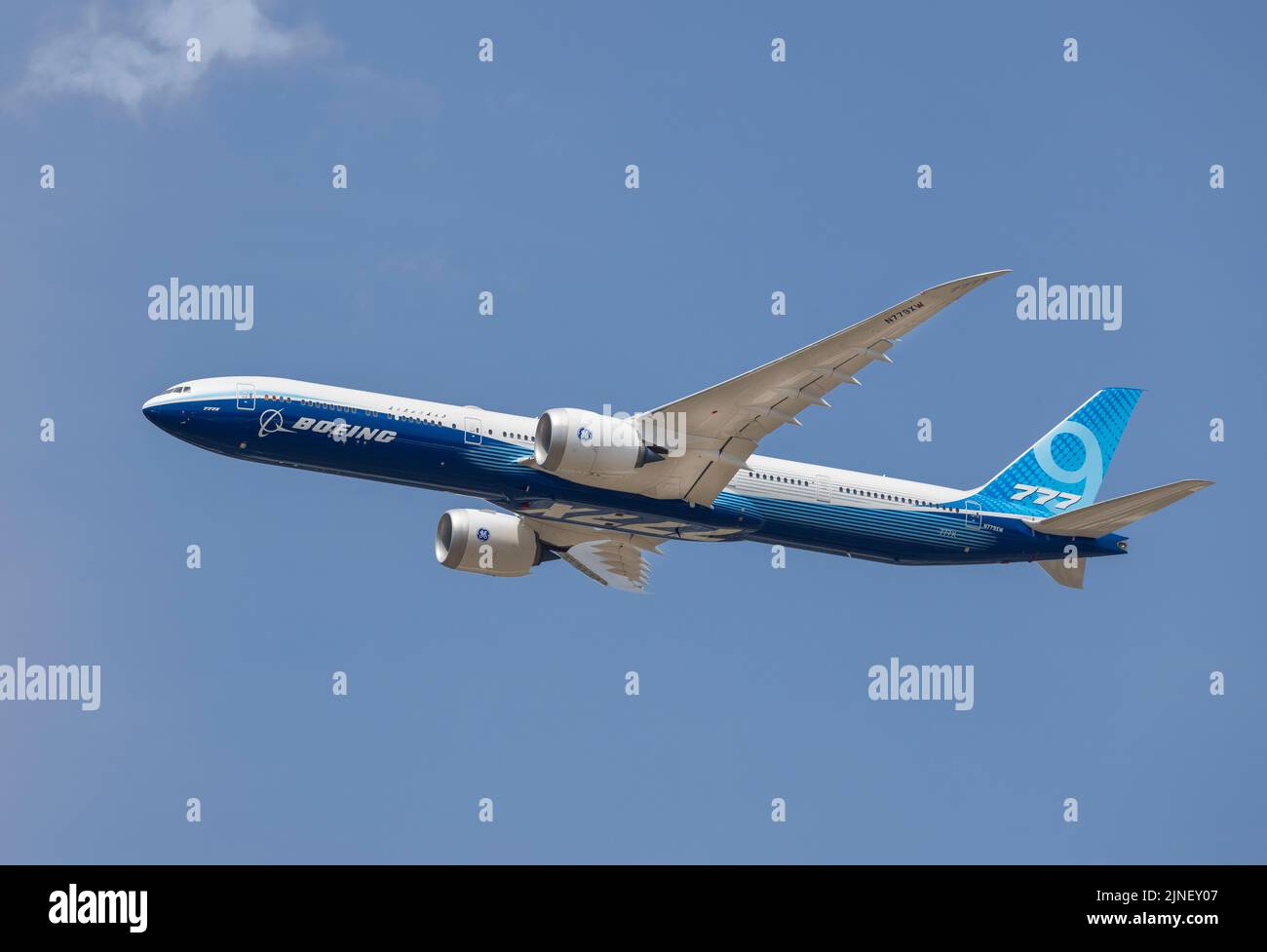 Boeing 777x aircraft hi-res stock photography and images - Alamy