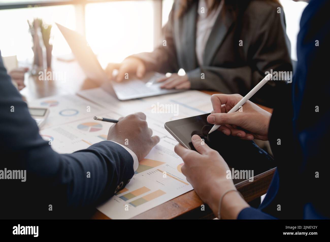 Business People Meeting Design Ideas Concept. Business Planning ...