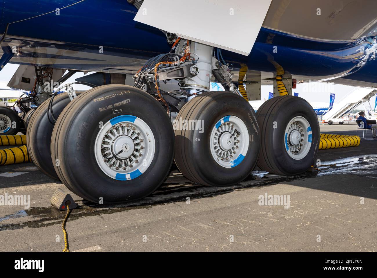 Boeing 777x wheels landing gear Stock Photo - Alamy