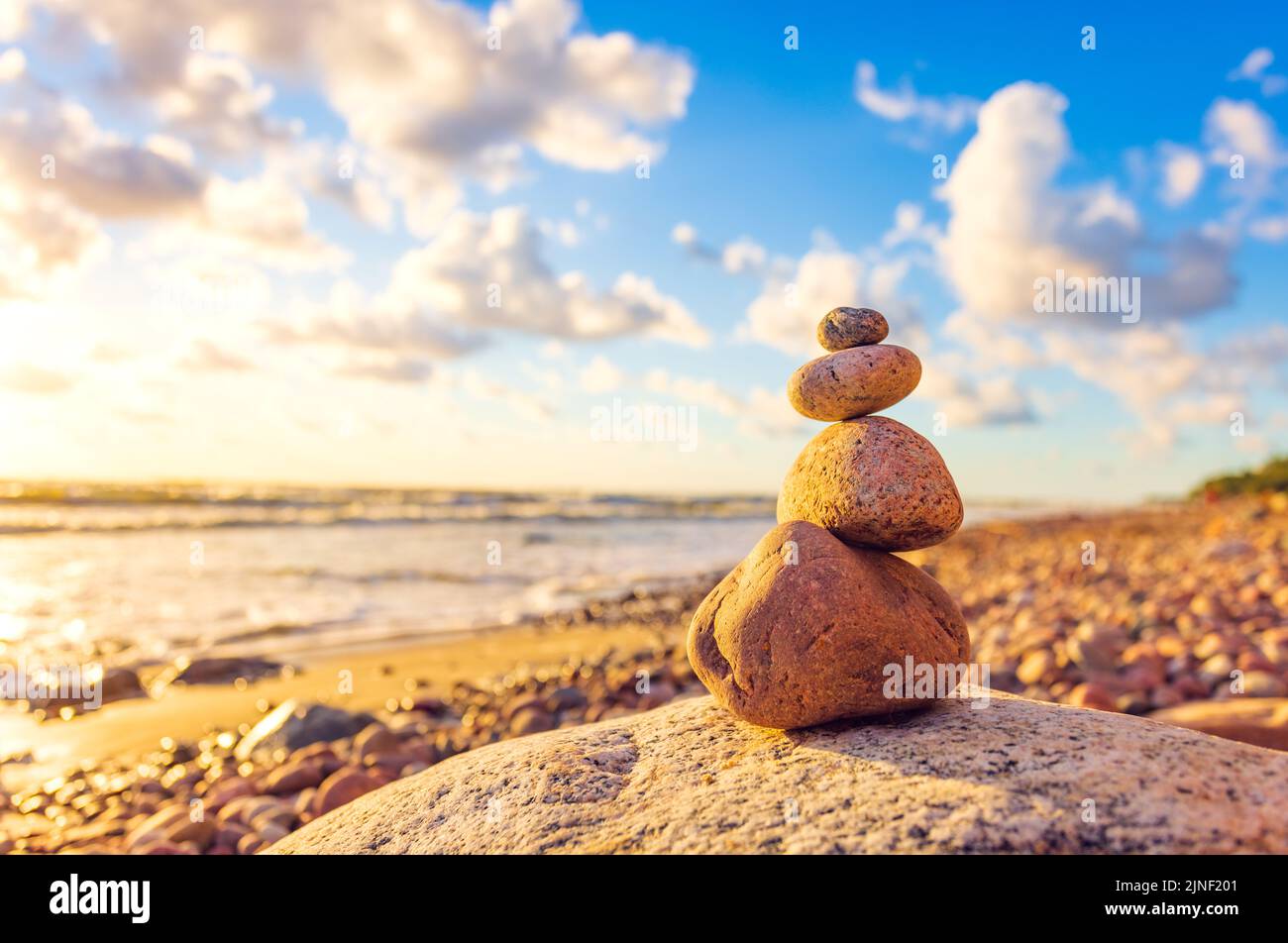 Stone tower sea balance hi-res stock photography and images - Alamy