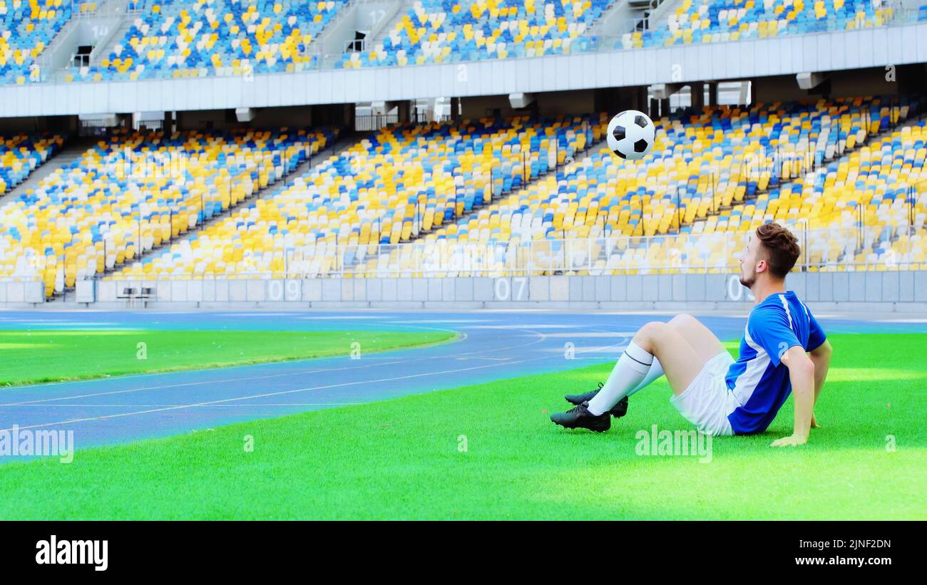 Sitting fit ball side view hi-res stock photography and images - Alamy