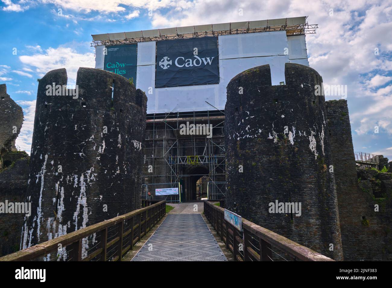 Scaffolding construction renovation medieval castle hi-res stock ...