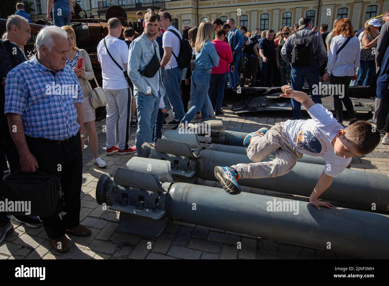 Russian artillery shells hi-res stock photography and images - Alamy
