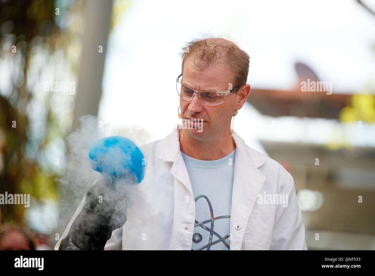 Brisbane, Australia, 11/08/2022, Dr Rob Bell performs live a experiment ...