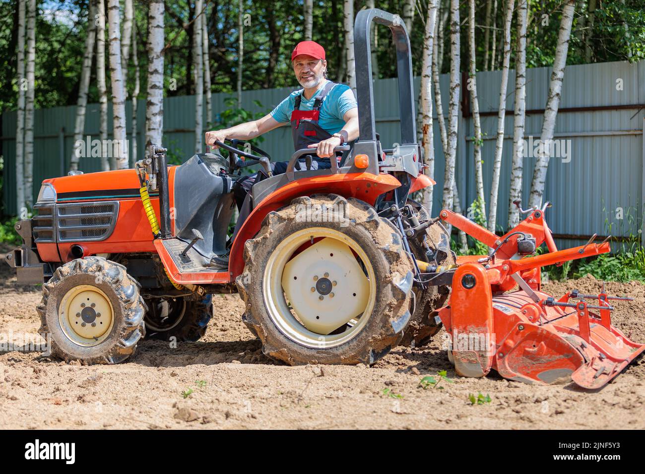 Caterpillar attachments hi-res stock photography and images - Alamy