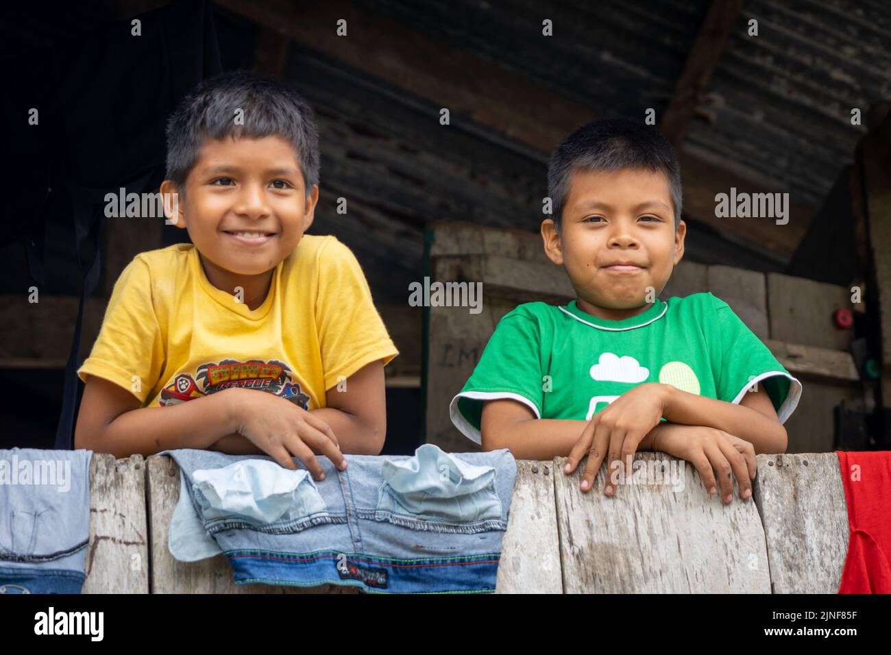 Indigenous peruvian river people and children hi-res stock photography ...