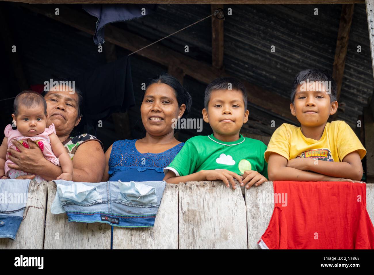 Indigenous peruvian river people and children hi-res stock photography ...