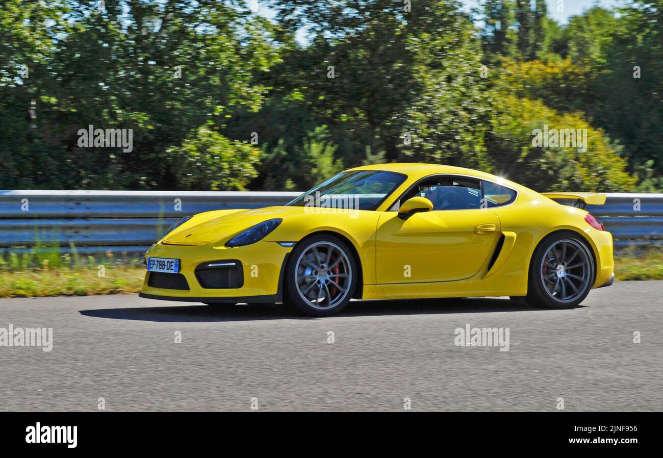 Motor racing gt4 hi-res stock photography and images - Alamy