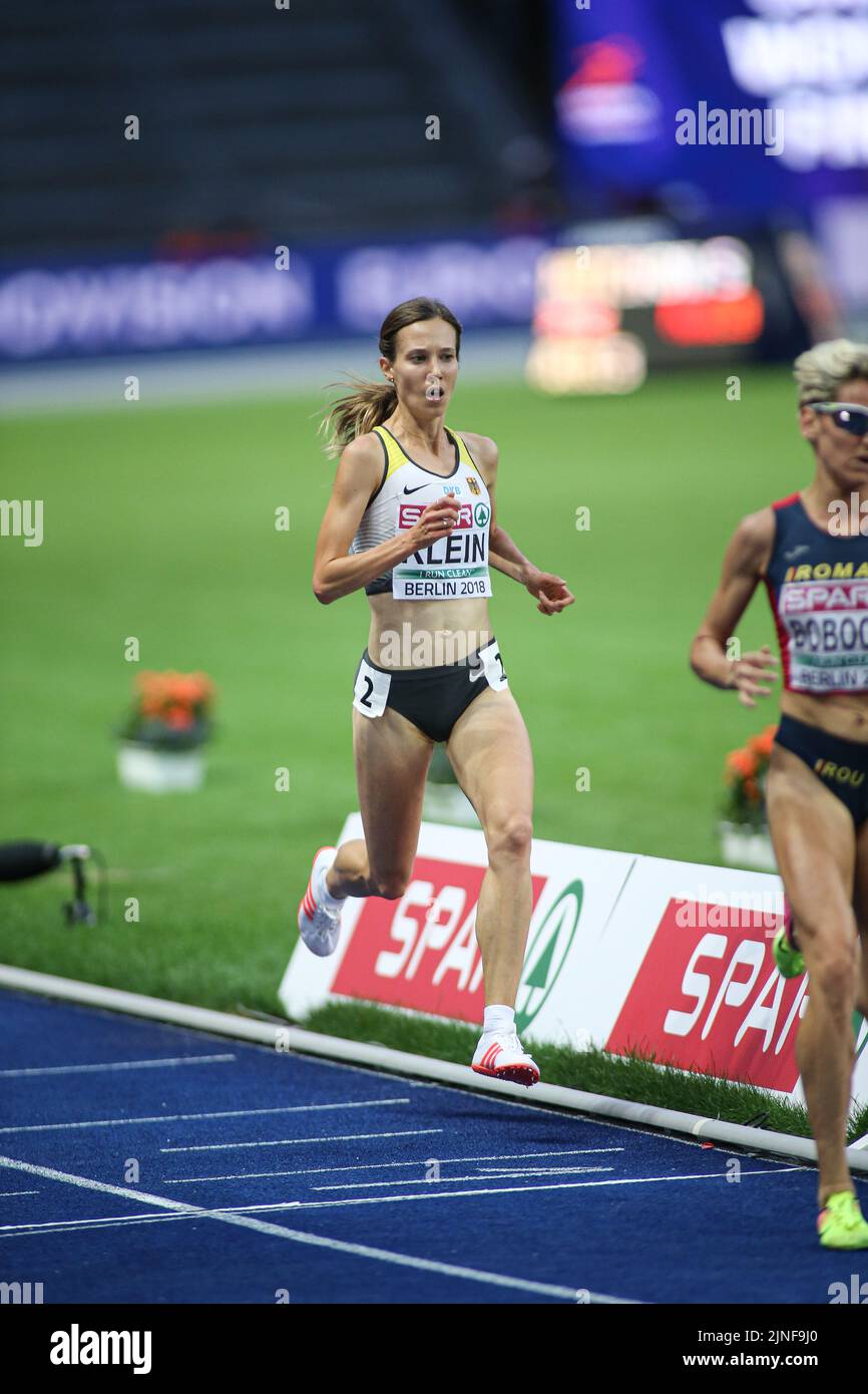 Hanna Klein running 5000 meters at the European Athletics Championships ...